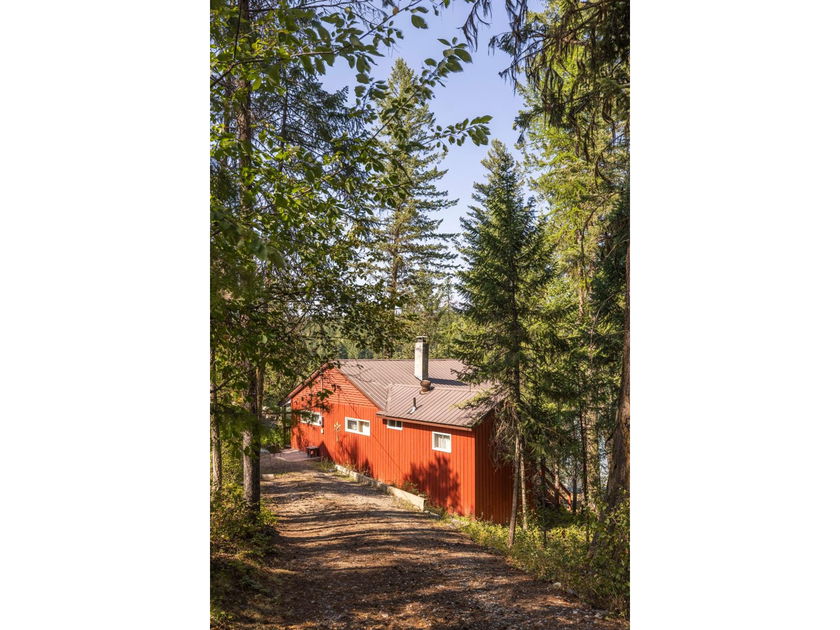 1249 Tie Lake Shore Road S, Jaffray, BC, V0B 1T0 | 2467309 | Re/Max Elk ...