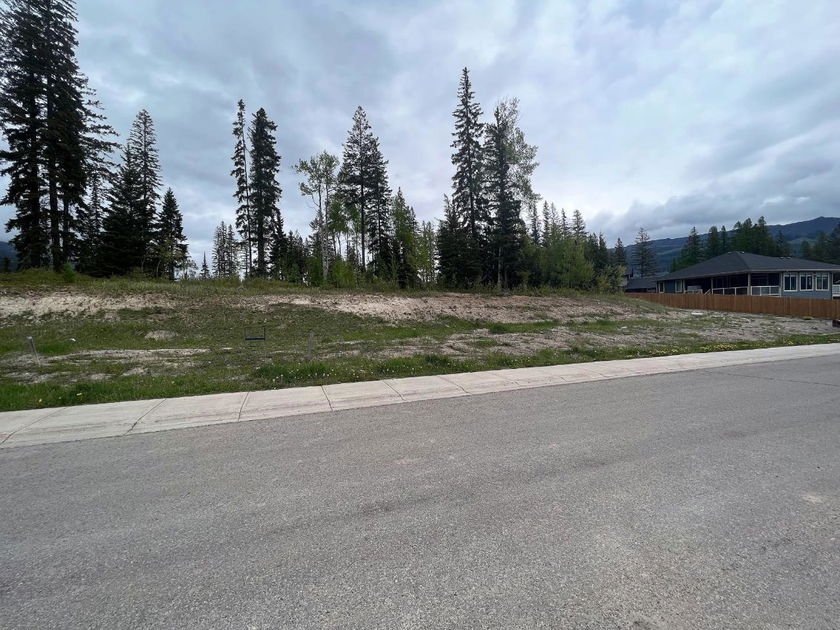 2268 Black Hawk Drive, Elkford, BC, V0B 1H0 | 2467769 | Re/Max Elk ...