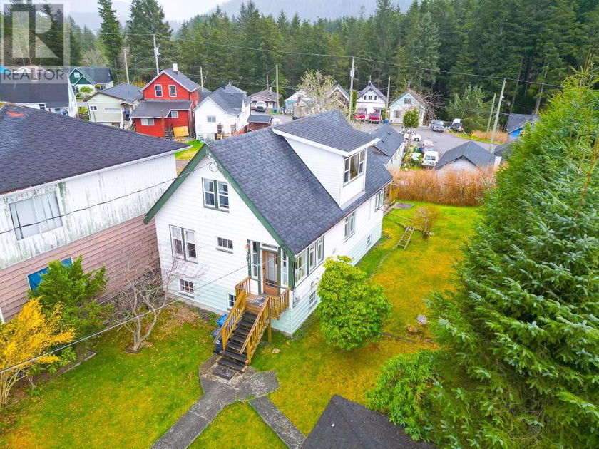 212 8th Avenue, Prince Rupert, BC, V8J 2M5 | R2873533 | Thai Pham