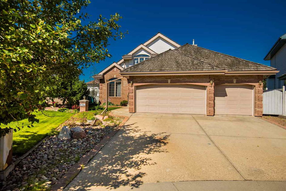 1094 Carter Crest, Edmonton, AB, T6R 2N3 | E4206398 | Sara Kalke