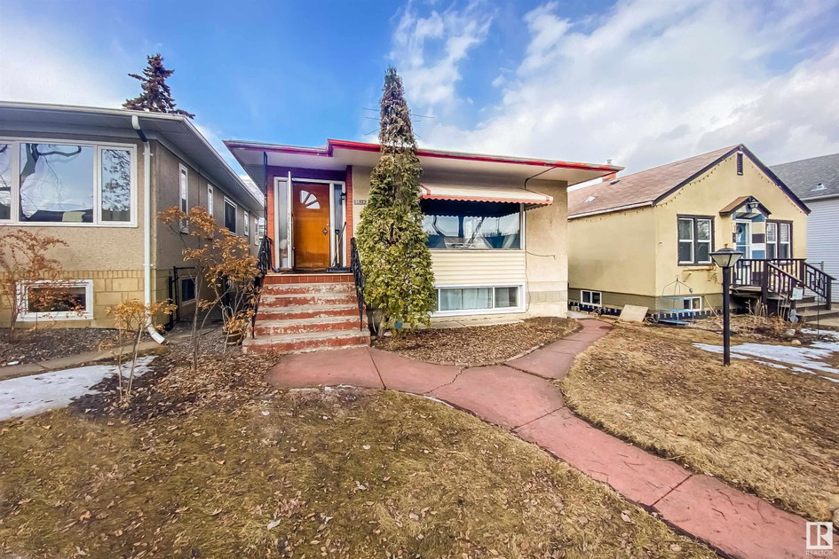 9828 81 Avenue, Edmonton, AB, T6E 1W3 | E4330293 | Sara Kalke
