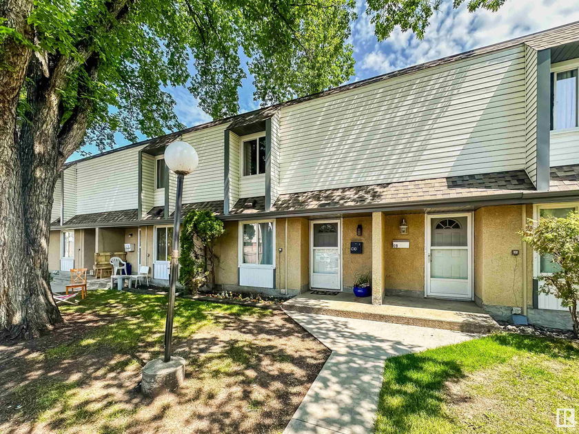 C10, 1 Garden Grove, Edmonton, AB, T6J 2L3 | E4445695 | Sara Kalke