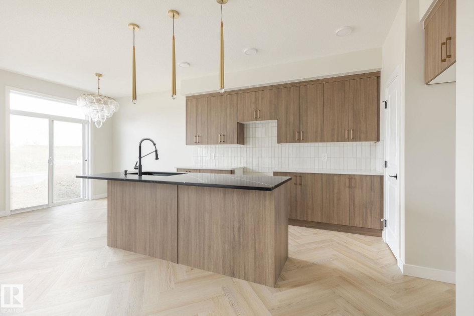 160 Catria Point(e), Sherwood Park, AB, T8H 3B1 | E4470892 | Trina ...