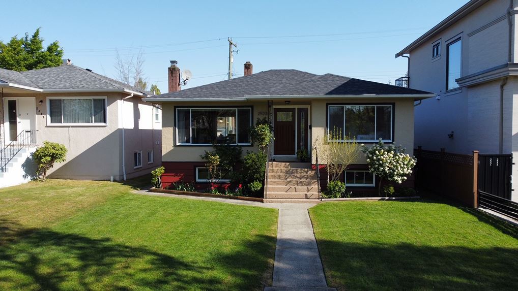 2523 E 15 Avenue, Vancouver, BC, V5M 2J9 • R2571312 • Whitestone ...