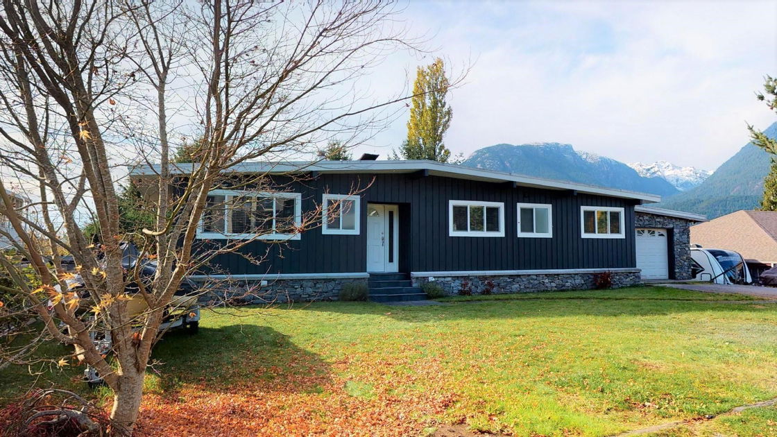 40275 Ayr Drive, Squamish, BC, V0N 1T0 | R2630625 | Petra Hauke, Personal Real Estate Corporation
