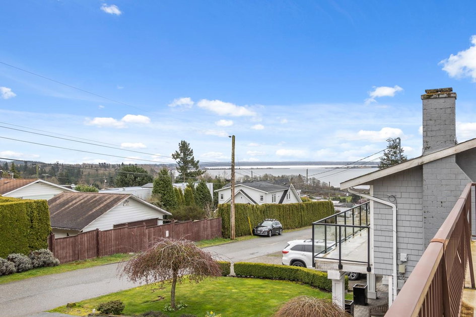 1041 Kent Street, White Rock, BC, V4B 4T2 • R2669645 • Whitestone ...