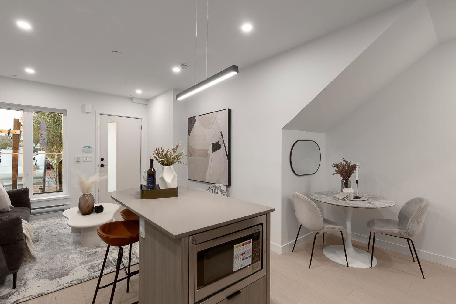 #201, 2329 E 34th Avenue, Vancouver, BC, V5R 2S6 | R3077125 | Roch ...