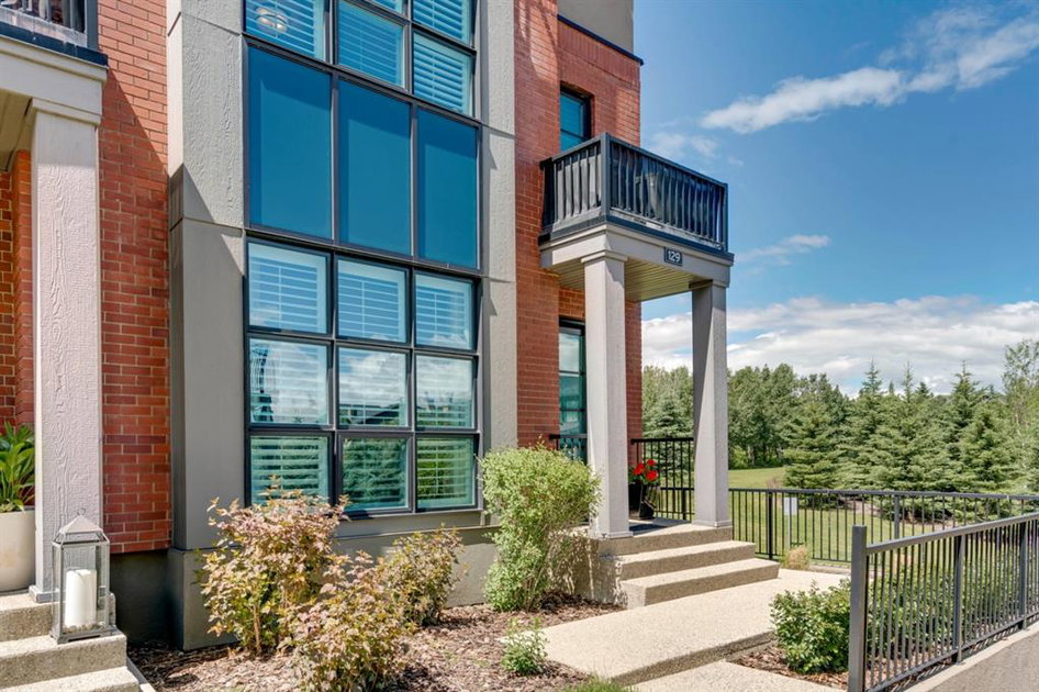 129 Aspen Meadows Hill SW, Calgary, AB, T3H 0G3 | A1049597 | Melanie ...