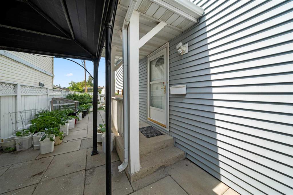 15 Erin Woods Drive SE, Calgary, AB, T2B 2W3 | A2150130 | Robyn Moser ...