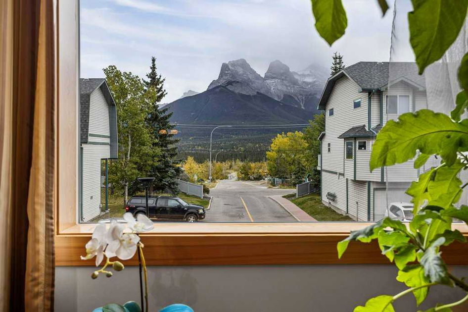 #70, 200 Glacier Drive, Canmore, AB, T1W 1K6 | A2172132 | Barry ...