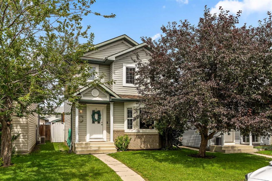 15 Erin Meadow Crescent SE, Calgary, AB, T2B 3L5 | A2241895 | Jerry Thai