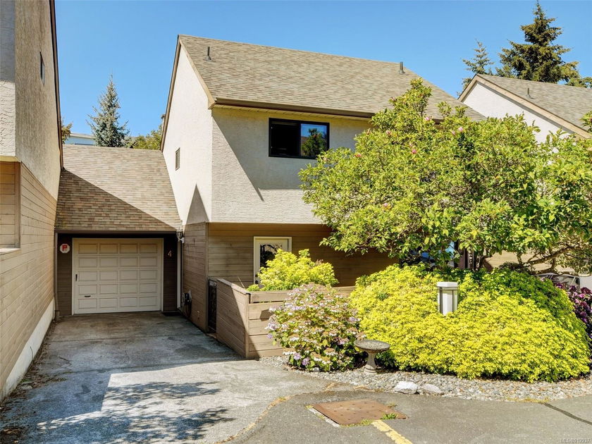 #4 4350 West Saanich Road, Saanich, BC, V8Z 3E9 | 912937 | Julie Demelo
